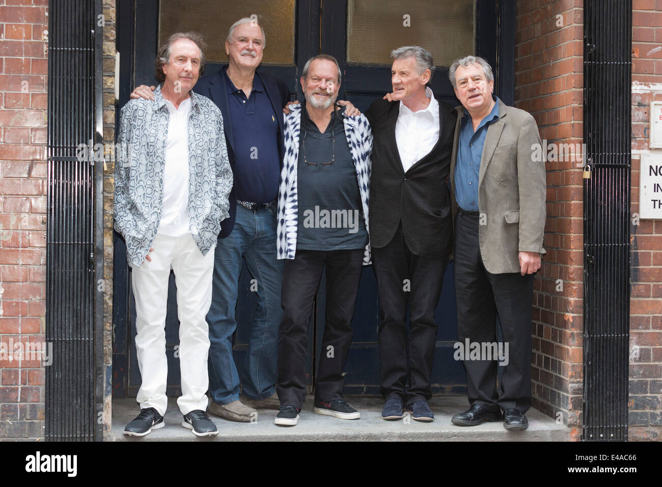 Eric idle monty python hi-res stock photography and images - Alamy