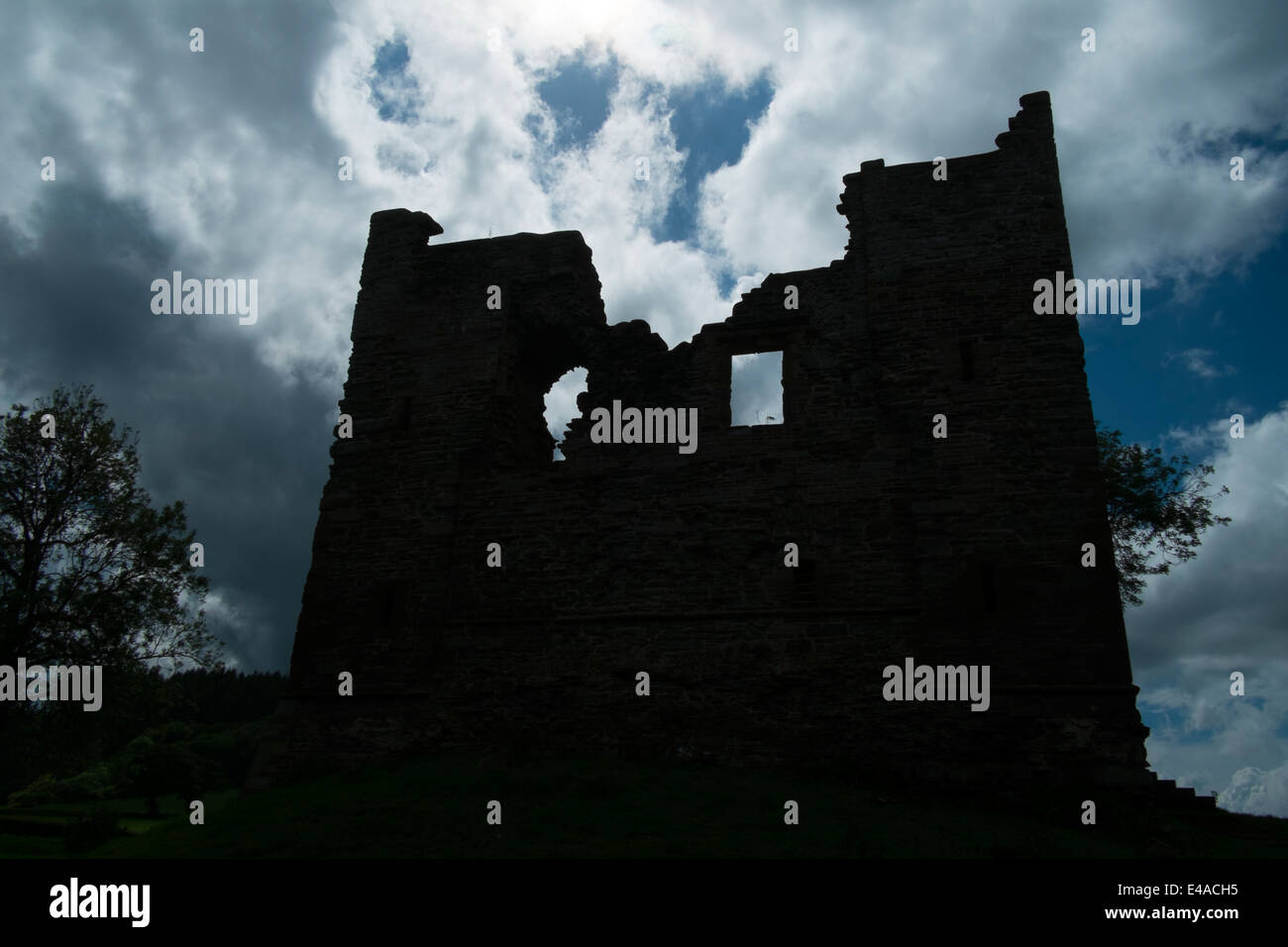 English civil war castles hi-res stock photography and images - Alamy