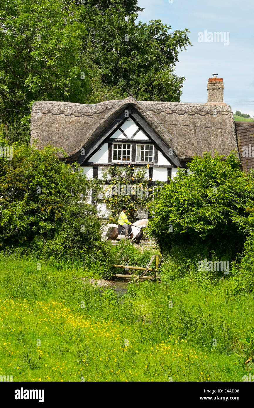 Black and white cottage hi-res stock photography and images - Alamy