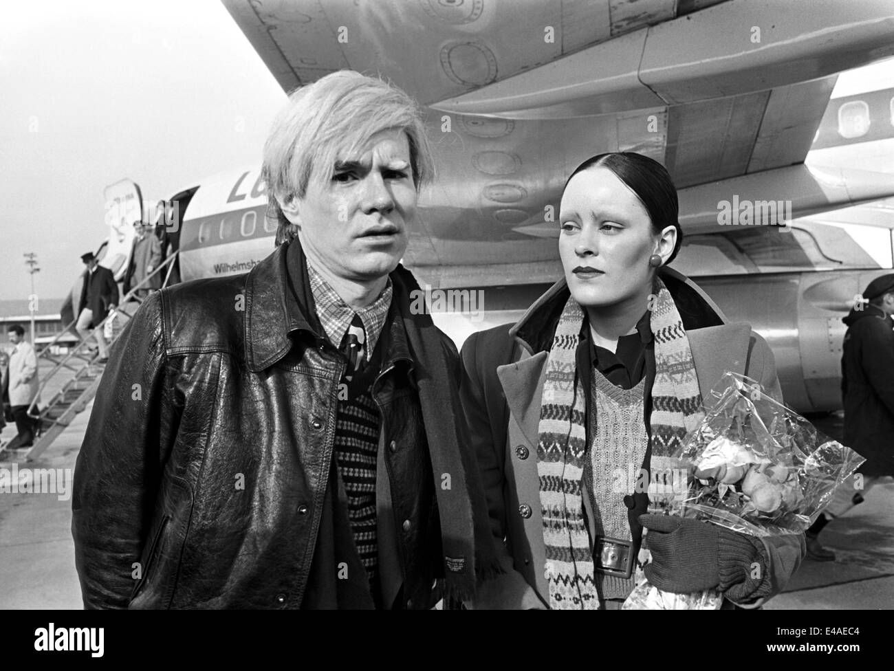 (File) The US artist and director Andy Warhol und his leading actress ...