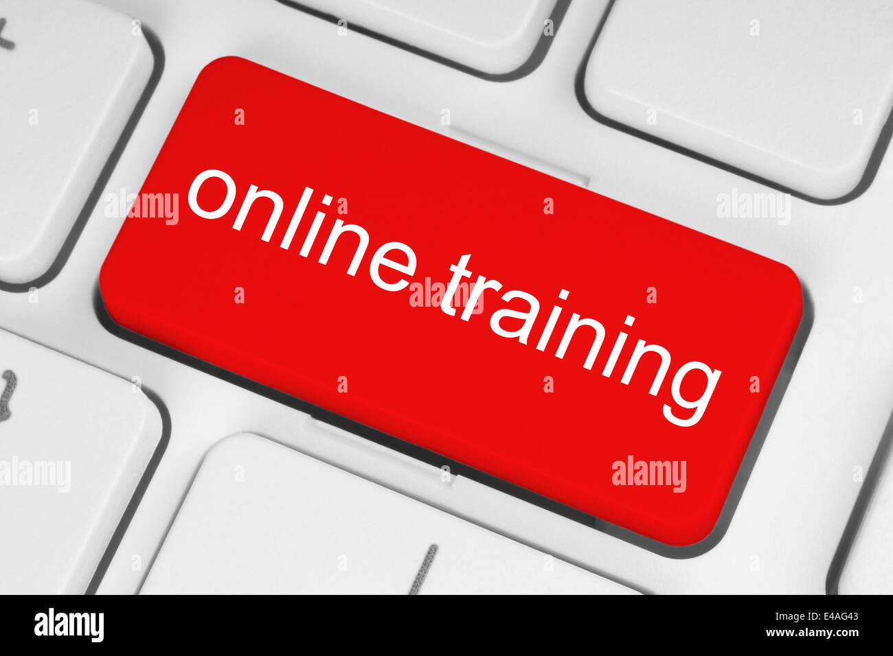 Red online training button on white keyboard background Stock Photo - Alamy