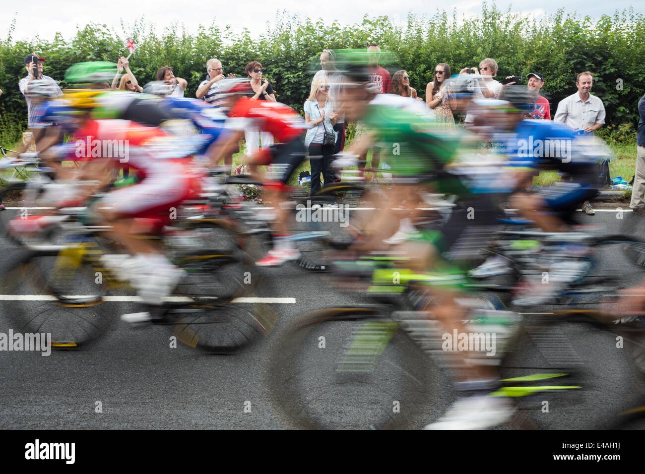 Cycling through the spectators hi-res stock photography and images - Alamy
