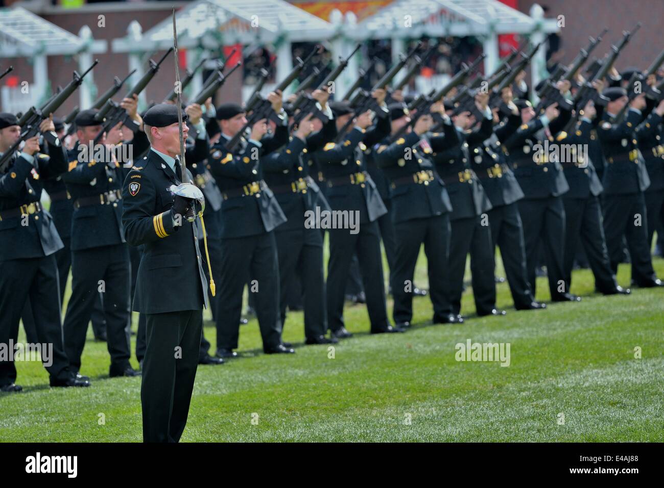 Army parade hi-res stock photography and images - Alamy