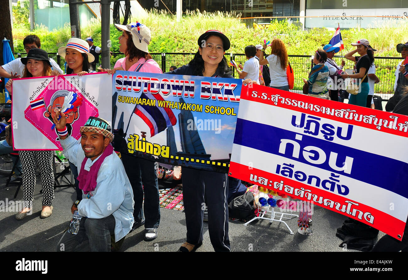 BANGKOK, THAILAND: People holding anti-government sign at the Operation ...