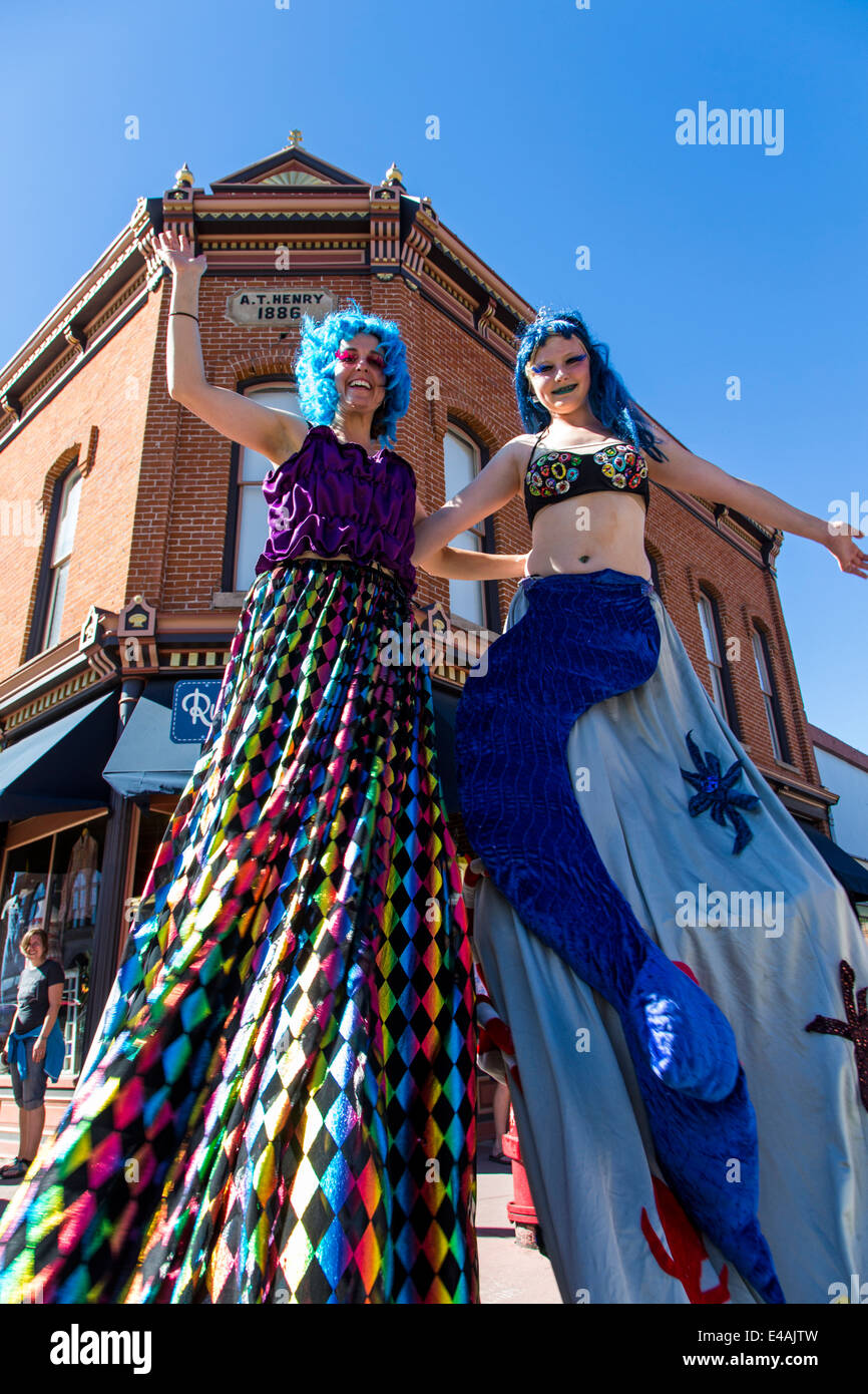 Circus performers hi-res stock photography and images - Alamy