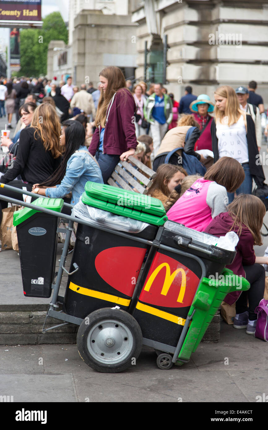 Mcdonald's rubbish bin hi-res stock photography and images - Alamy