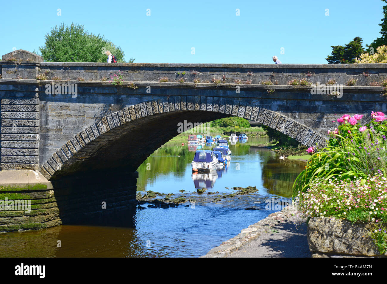 Totnes town centre south devon england uk hi-res stock photography and ...