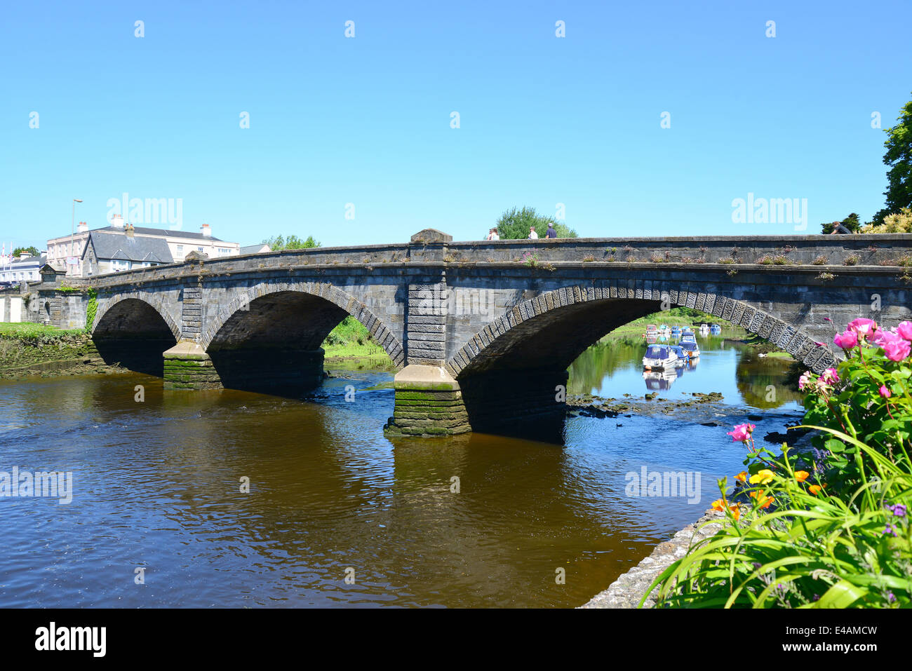 Stone road bridge over River Dart, Totnes, South Ham District, Devon ...