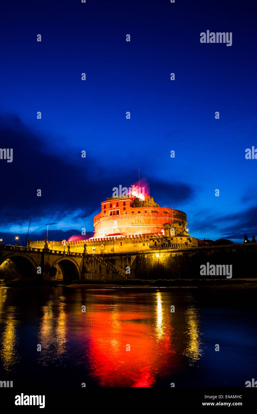 La Girandola, fireworks in Rome from Sant'Angelo Castle Stock Photo - Alamy