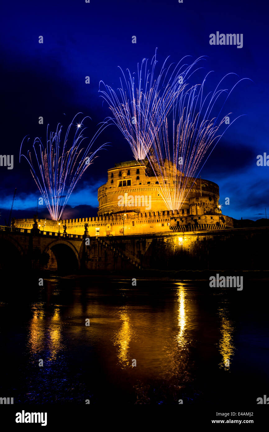 La Girandola, fireworks in Rome from Sant'Angelo Castle Stock Photo - Alamy