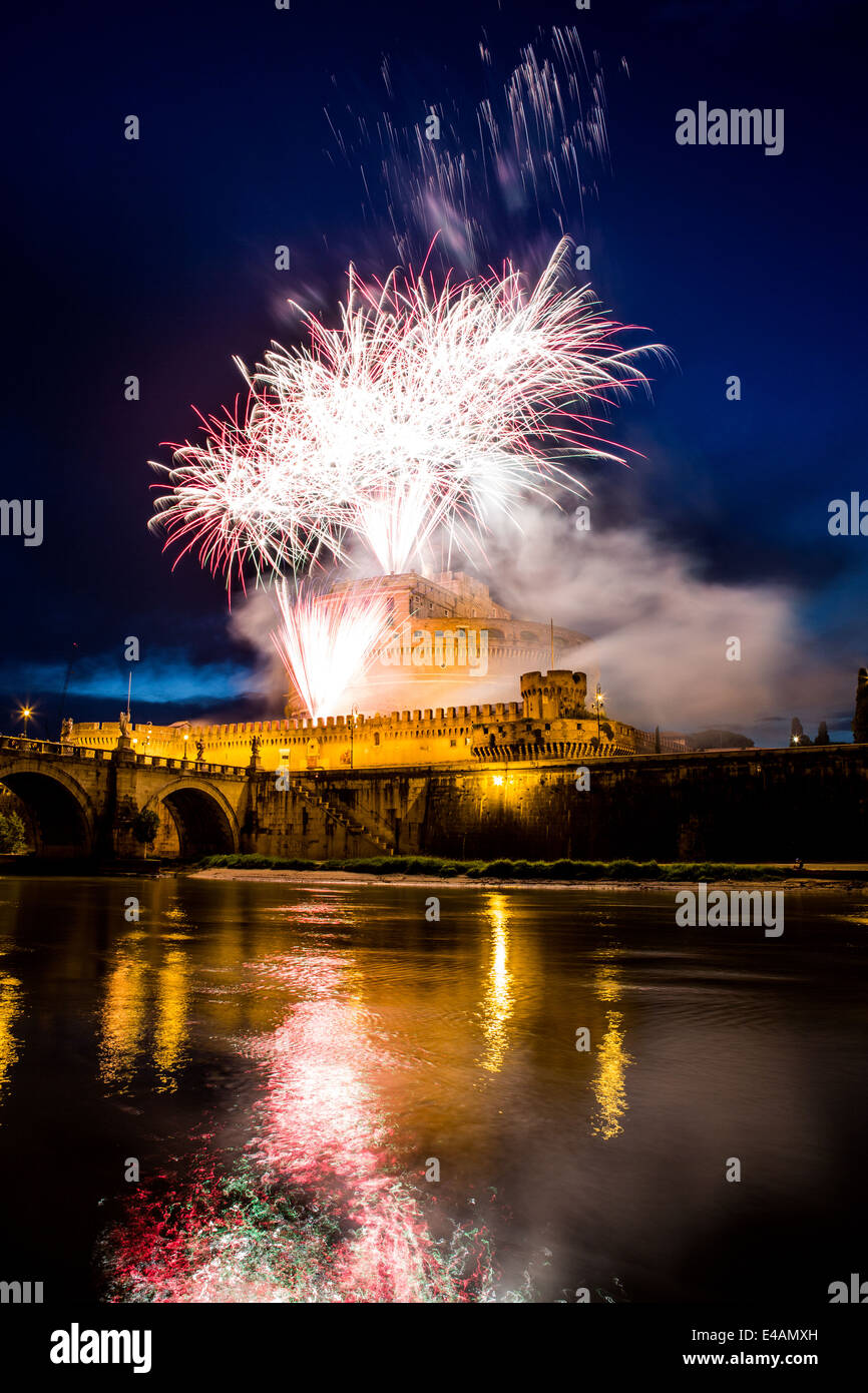 La Girandola, fireworks in Rome from Sant'Angelo Castle Stock Photo - Alamy
