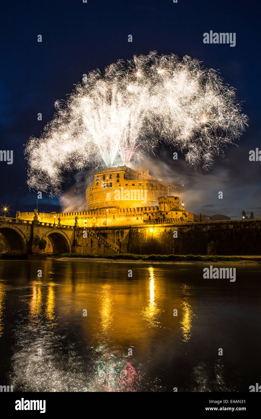 La Girandola, fireworks in Rome from Sant'Angelo Castle Stock Photo - Alamy