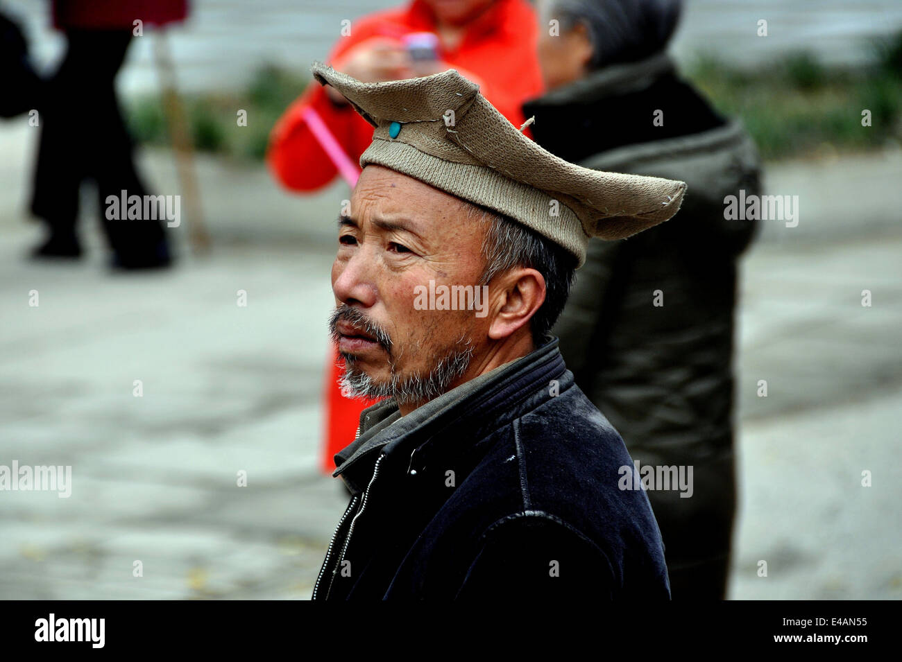 Chinese man wearing hat hi-res stock photography and images - Alamy