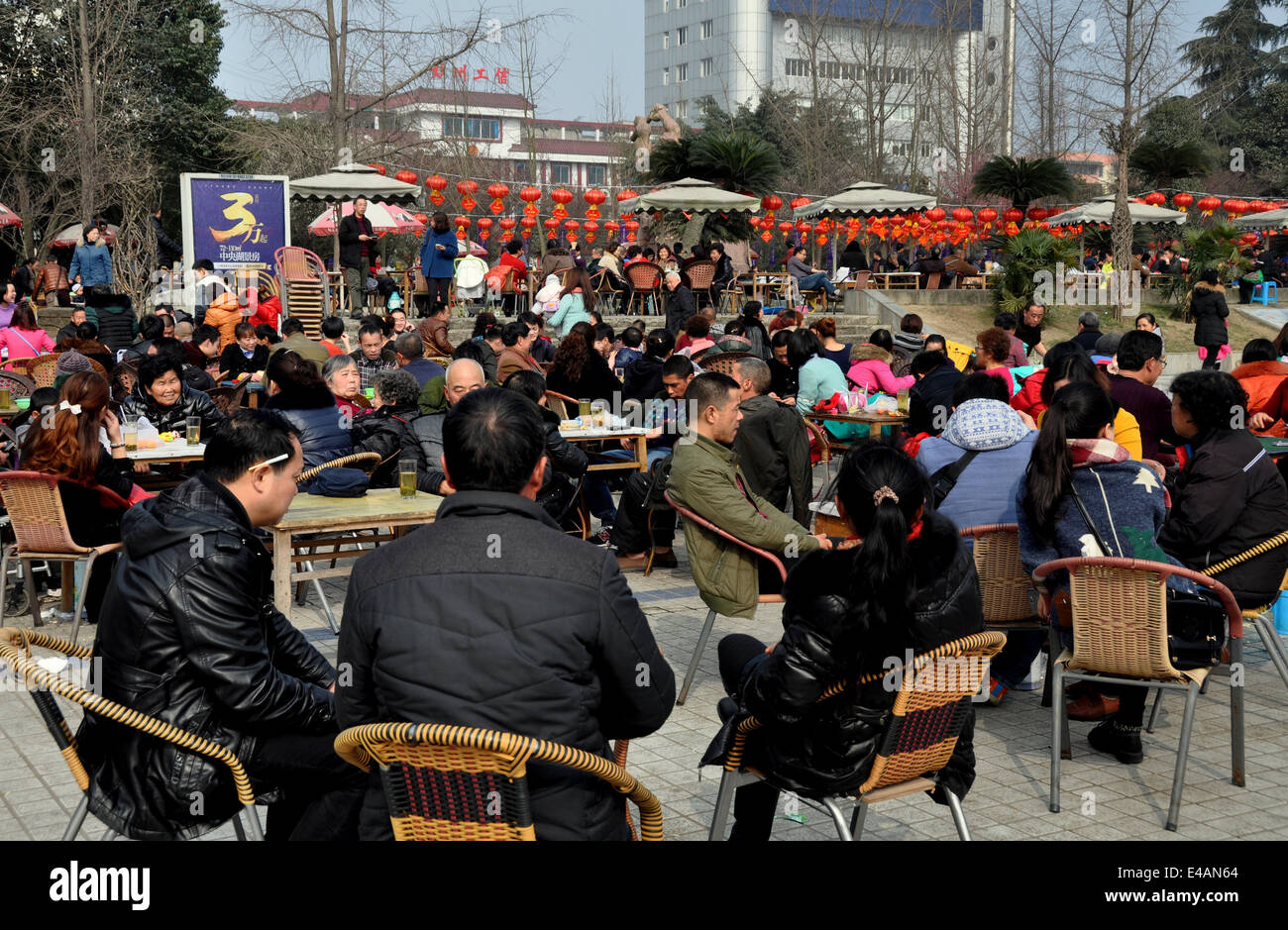 Pengzhou, China: Crowds of people sitting outside in Pengzhou Park ...