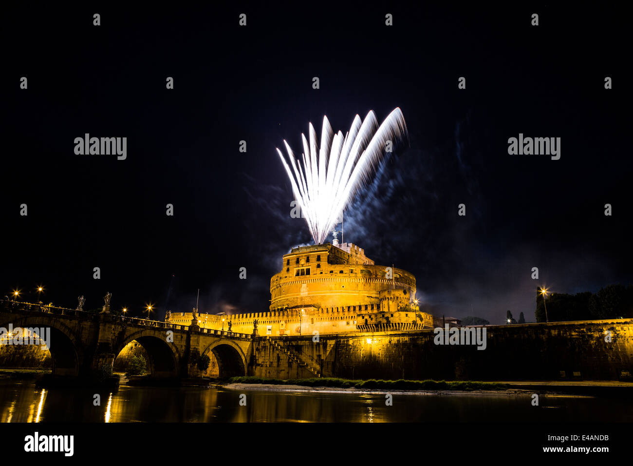 La Girandola, fireworks in Rome from Sant'Angelo Castle Stock Photo - Alamy