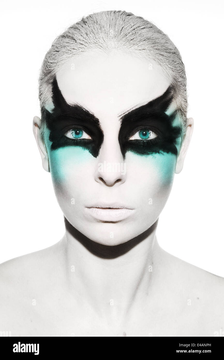 Avant garde fashion hi-res stock photography and images - Alamy