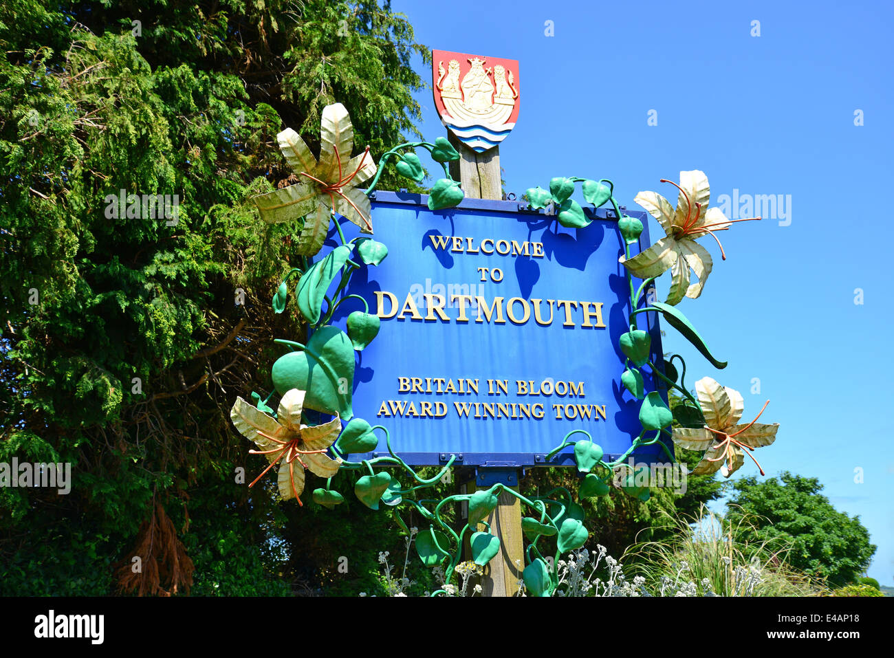 'Welcome to Dartmouth' sign, Townstal Road, Dartmouth, Devon, England ...
