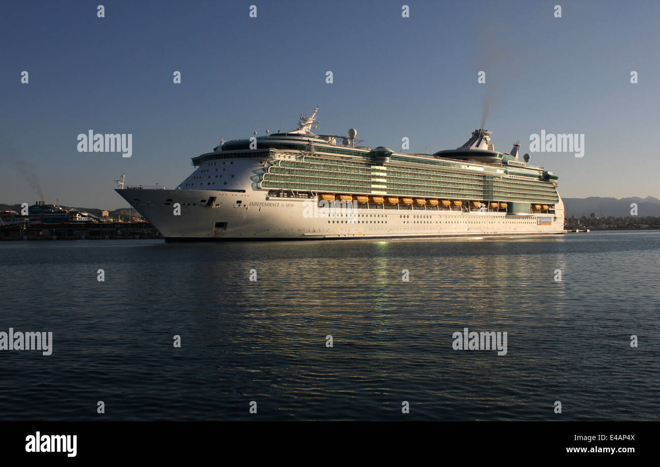 Mega Cruise ship “INDEPENDENCE OF THE SEAS” ( 338.92 mtrs long ...