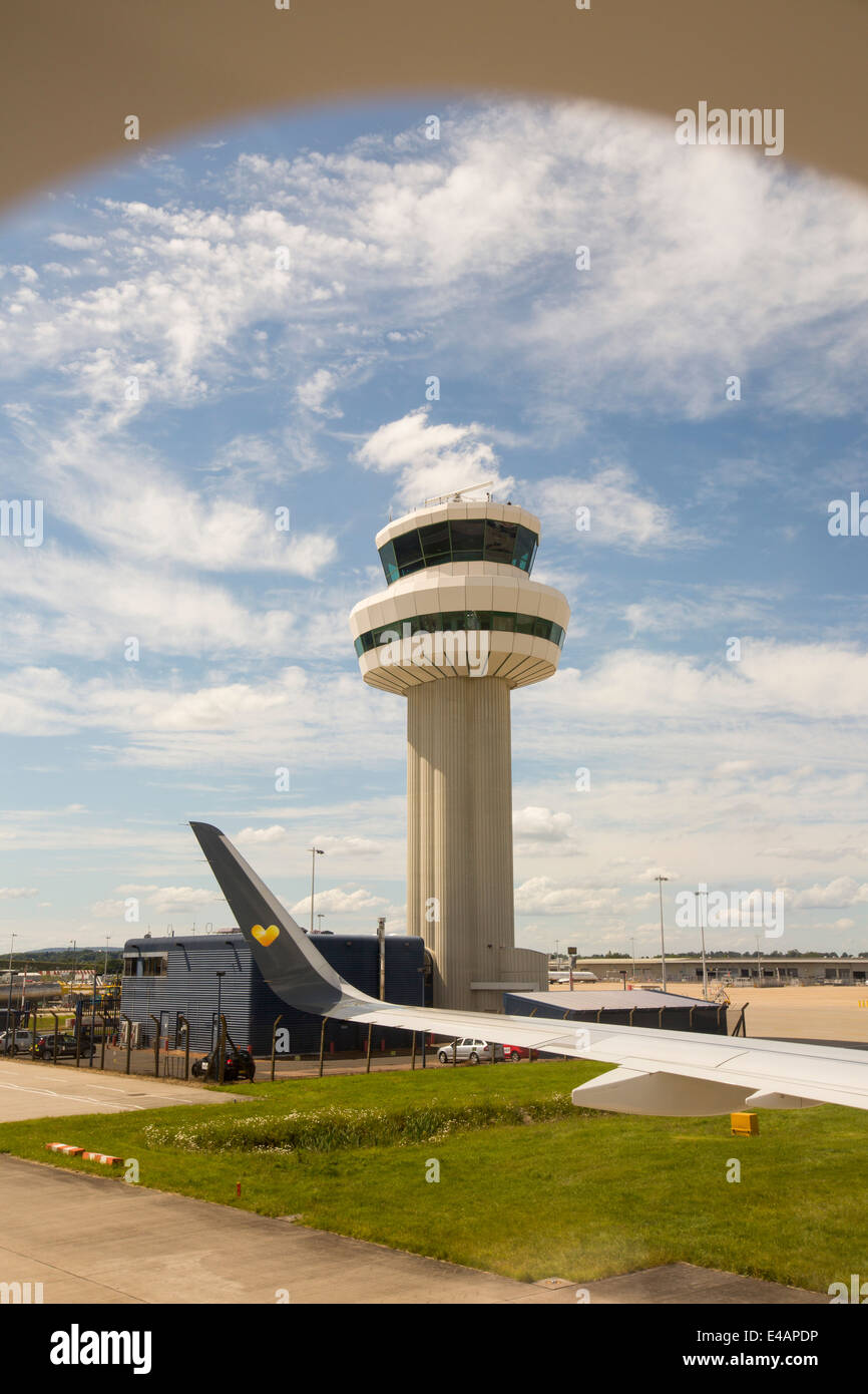 Gatwick airport control tower plane hi-res stock photography and images ...