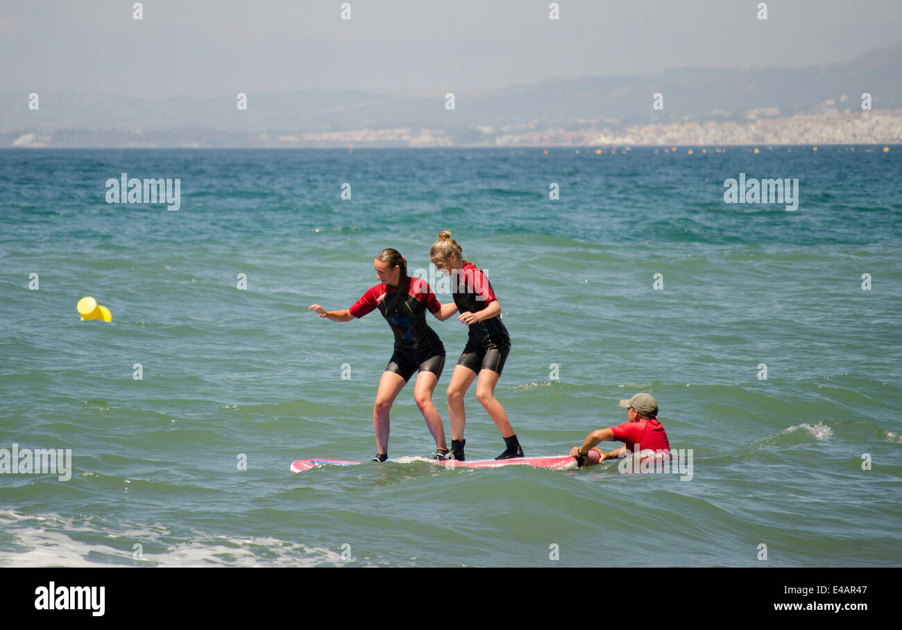 Two surfer girls hi-res stock photography and images - Alamy