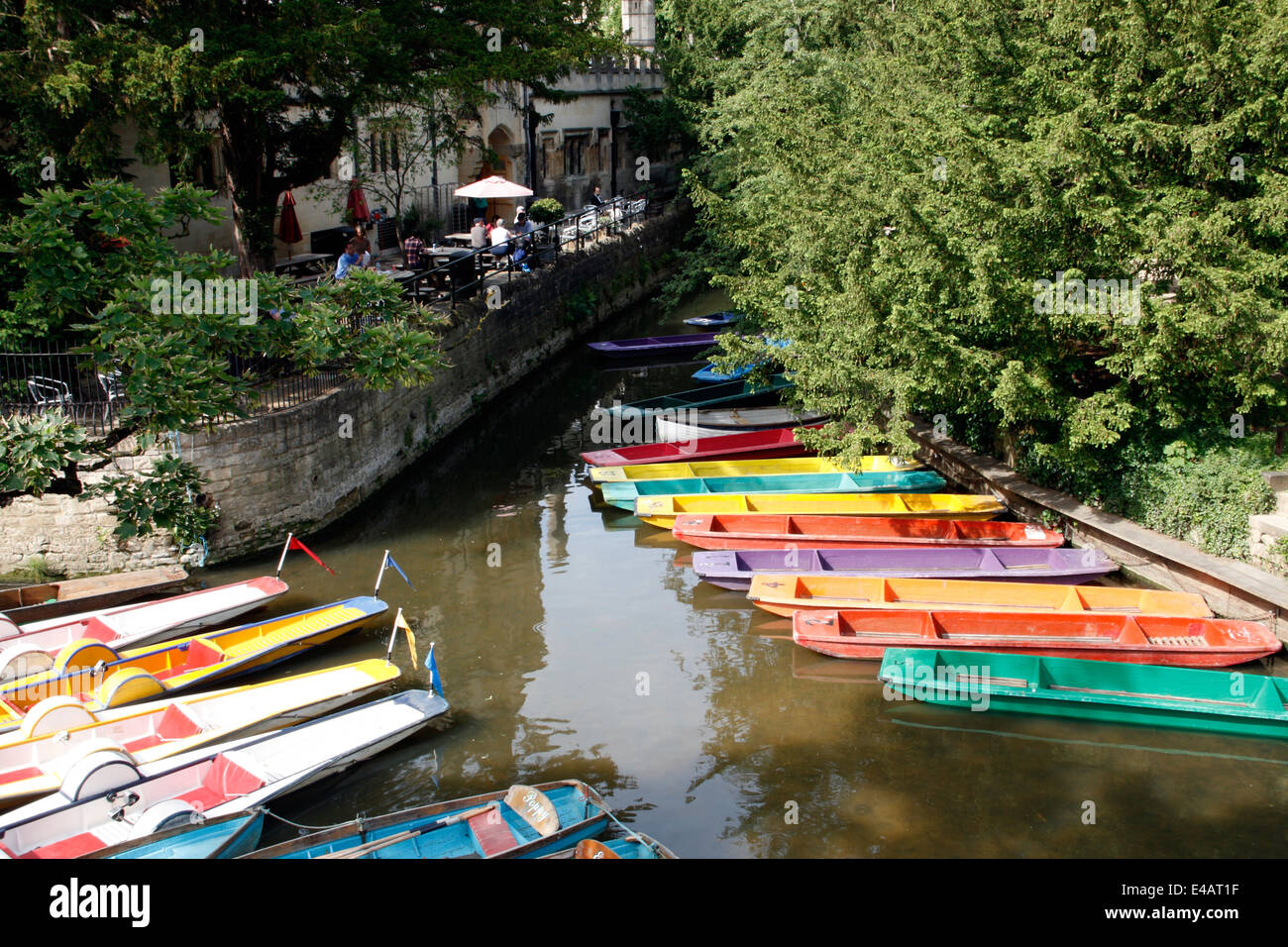 Coloured punts on the river Cherwell at Magdalen bridge in the city of ...