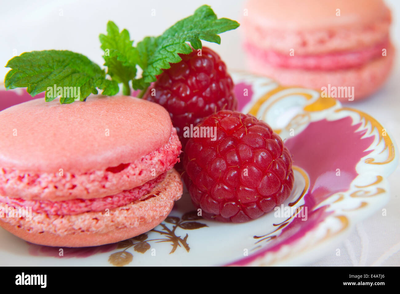 Baking macarons hi-res stock photography and images - Alamy