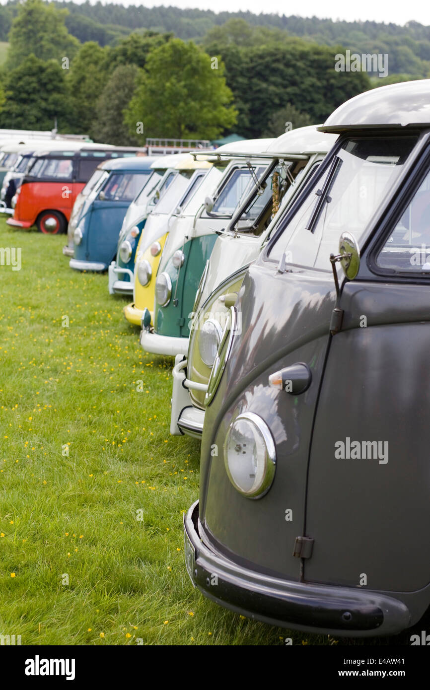 Line of VW Split Screen Volkswagen camper vans at a VW show Stock Photo ...