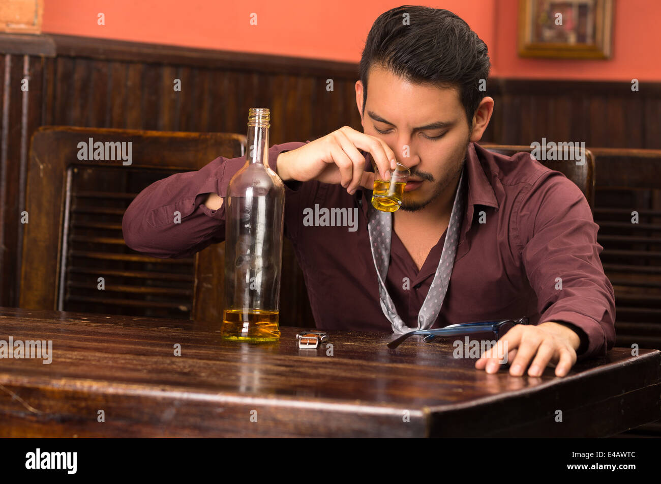 Man cocktail suit hi-res stock photography and images - Alamy