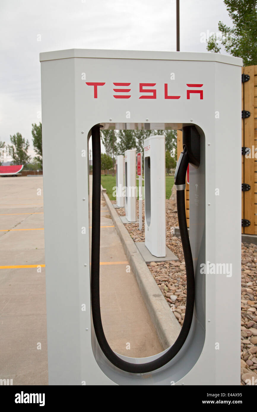 Tesla charger hi-res stock photography and images - Alamy