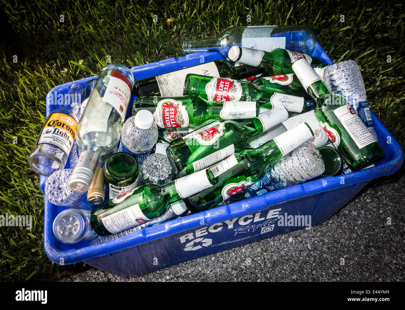 Curbside collection hi-res stock photography and images - Alamy