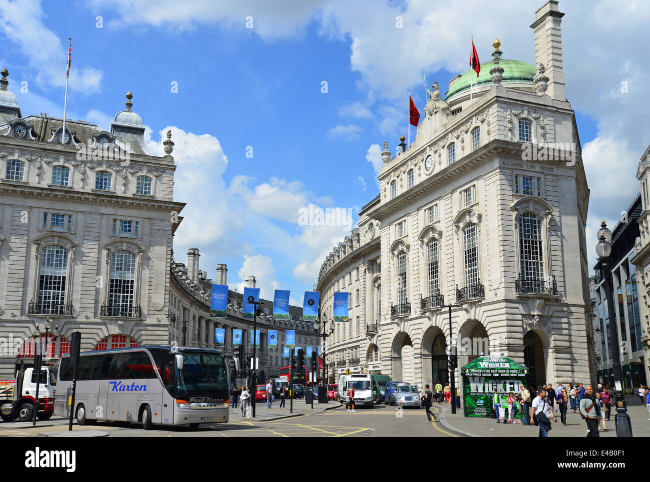 Piccadilly street buildings building hi-res stock photography and ...