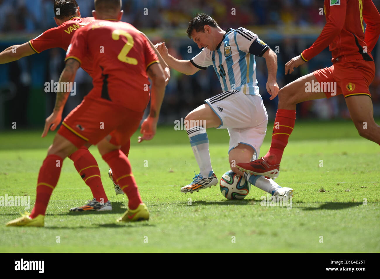 Messi fouled argentina hi-res stock photography and images - Alamy
