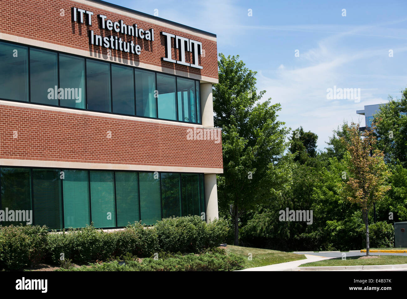 An ITT Technical Institute for-profit college location in Chantilly ...