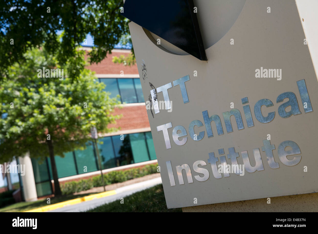 An ITT Technical Institute for-profit college location in Chantilly ...