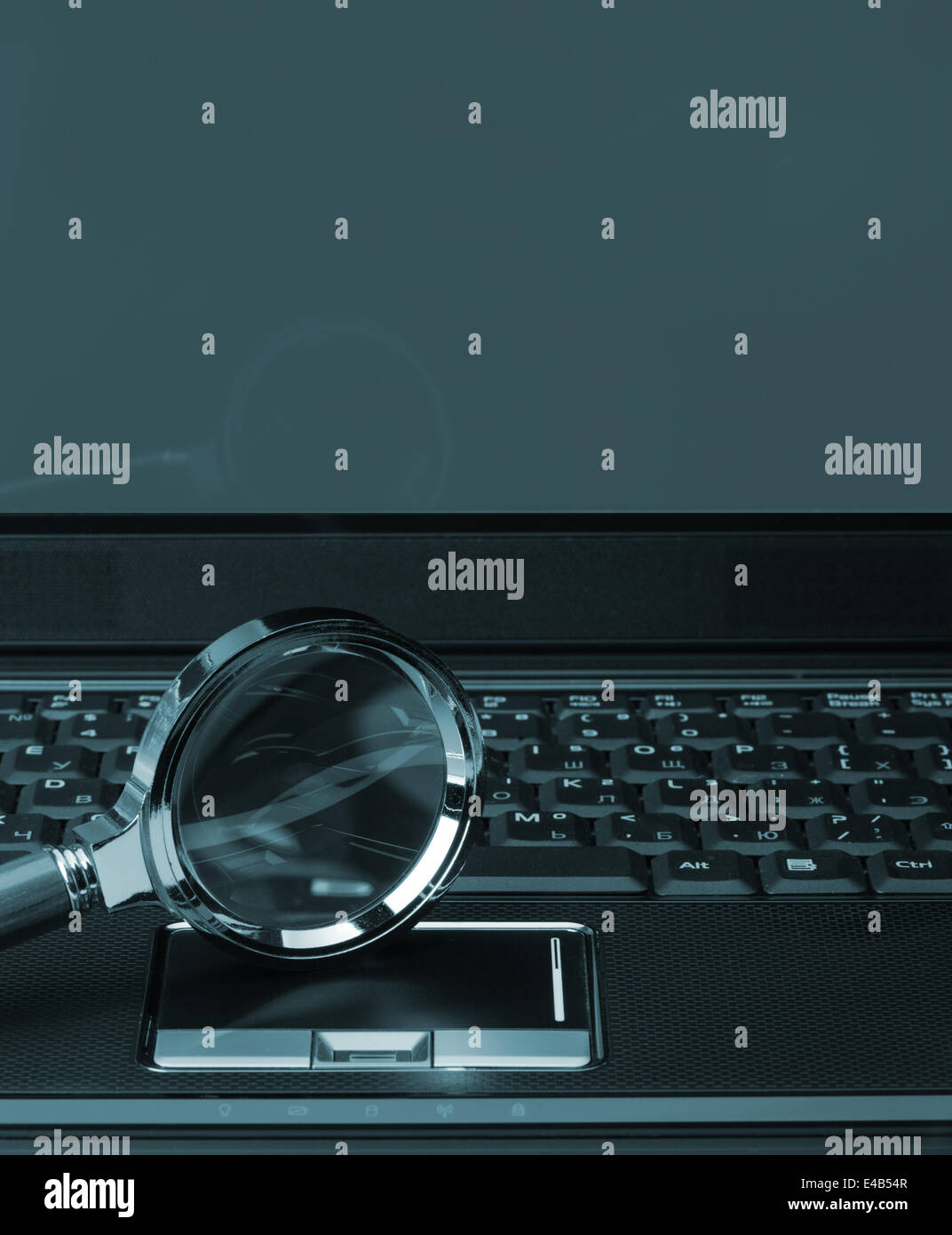 Magnifying glass analyse hi-res stock photography and images - Alamy