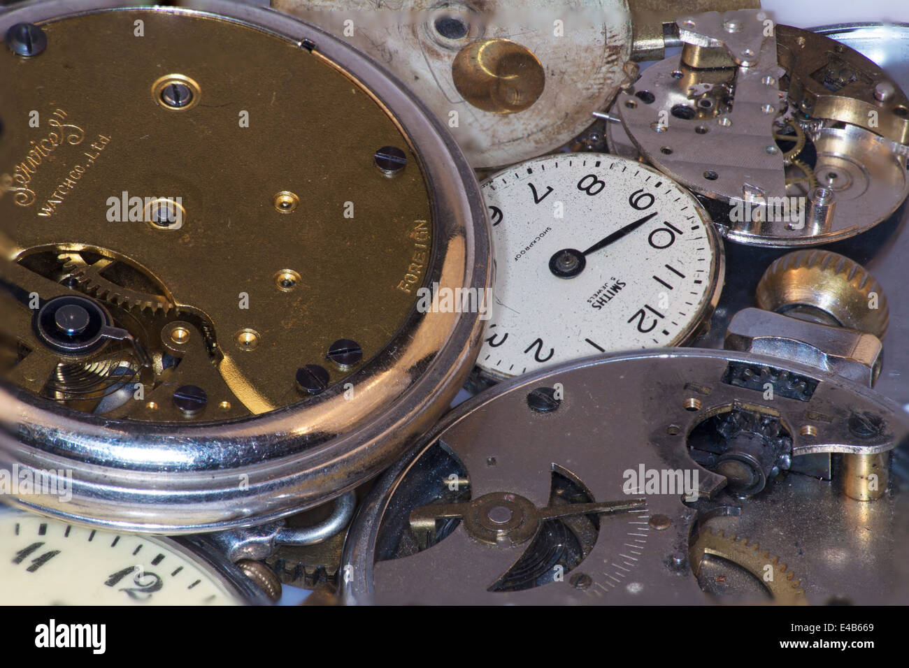 Broken pocket watch hi-res stock photography and images - Alamy