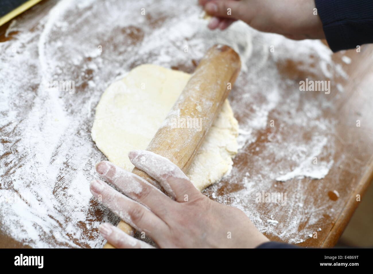 Rolling out pizza dough hi-res stock photography and images - Alamy