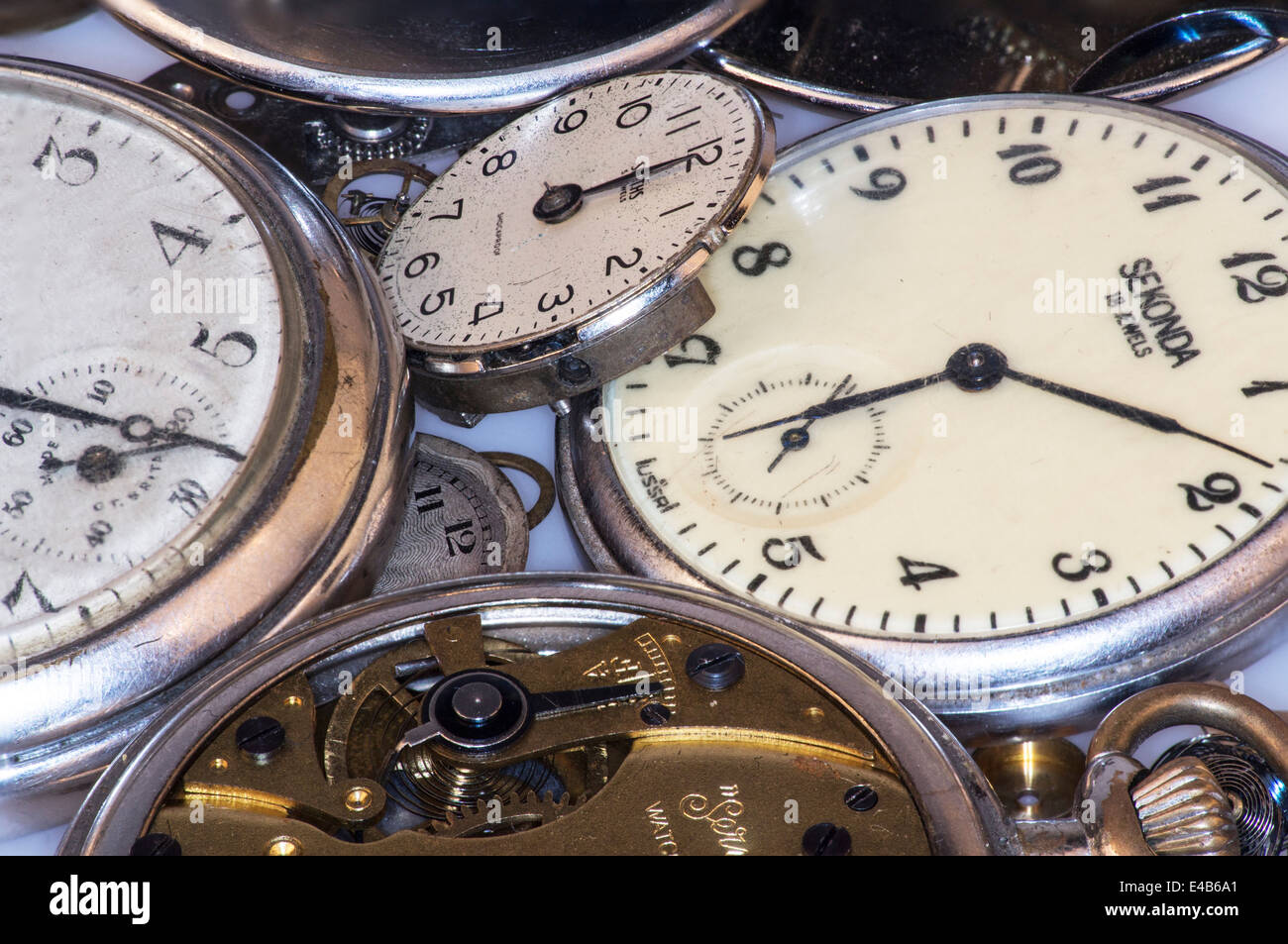 Parts of a pocket watch hi-res stock photography and images - Alamy