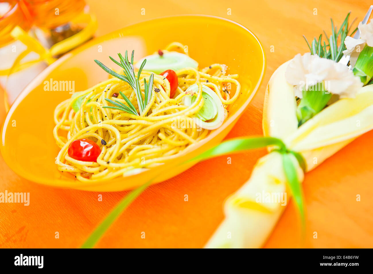 Plate spinning hi-res stock photography and images - Alamy