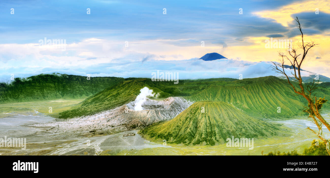 Green volcanos hi-res stock photography and images - Alamy