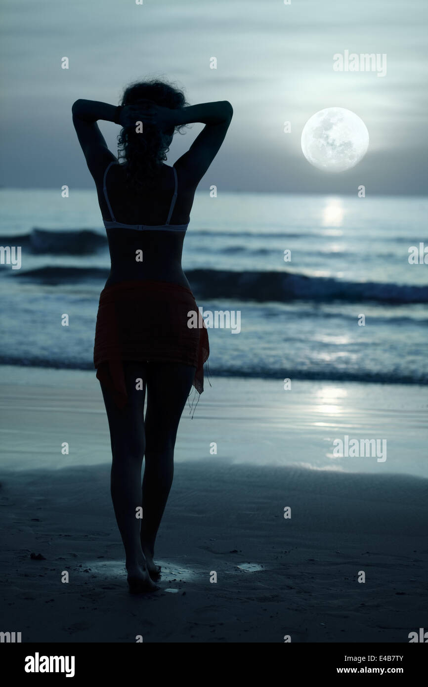 Moon night beach sea waves tide hi-res stock photography and images - Alamy