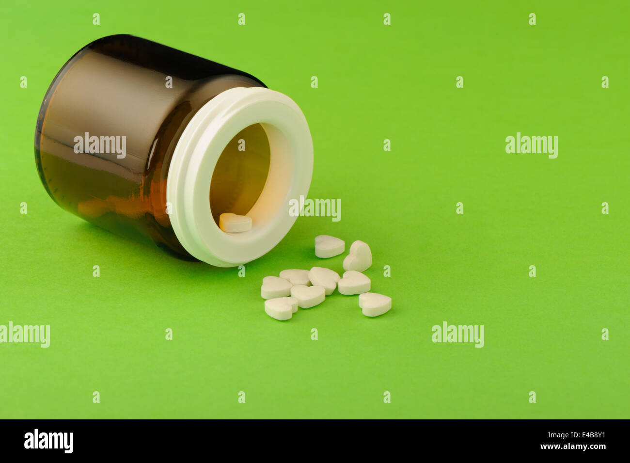 Tablets in the form of heart Stock Photo - Alamy