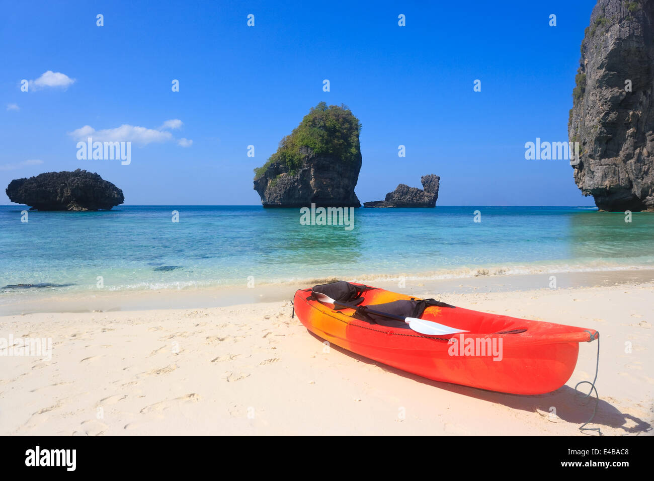 Maldives kayak hi-res stock photography and images - Alamy