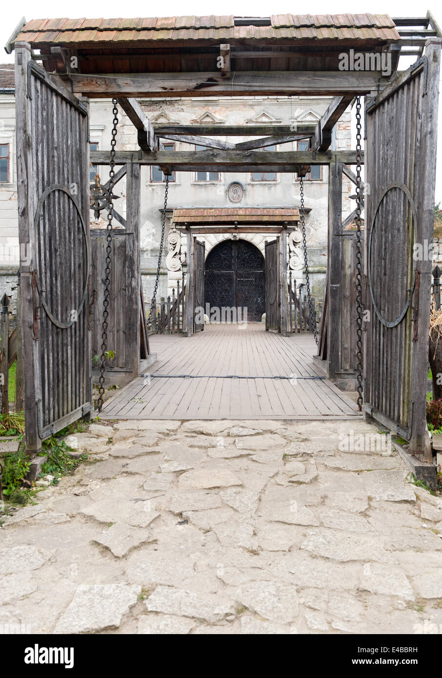 Entrance bridge castle in ancient hi-res stock photography and images ...