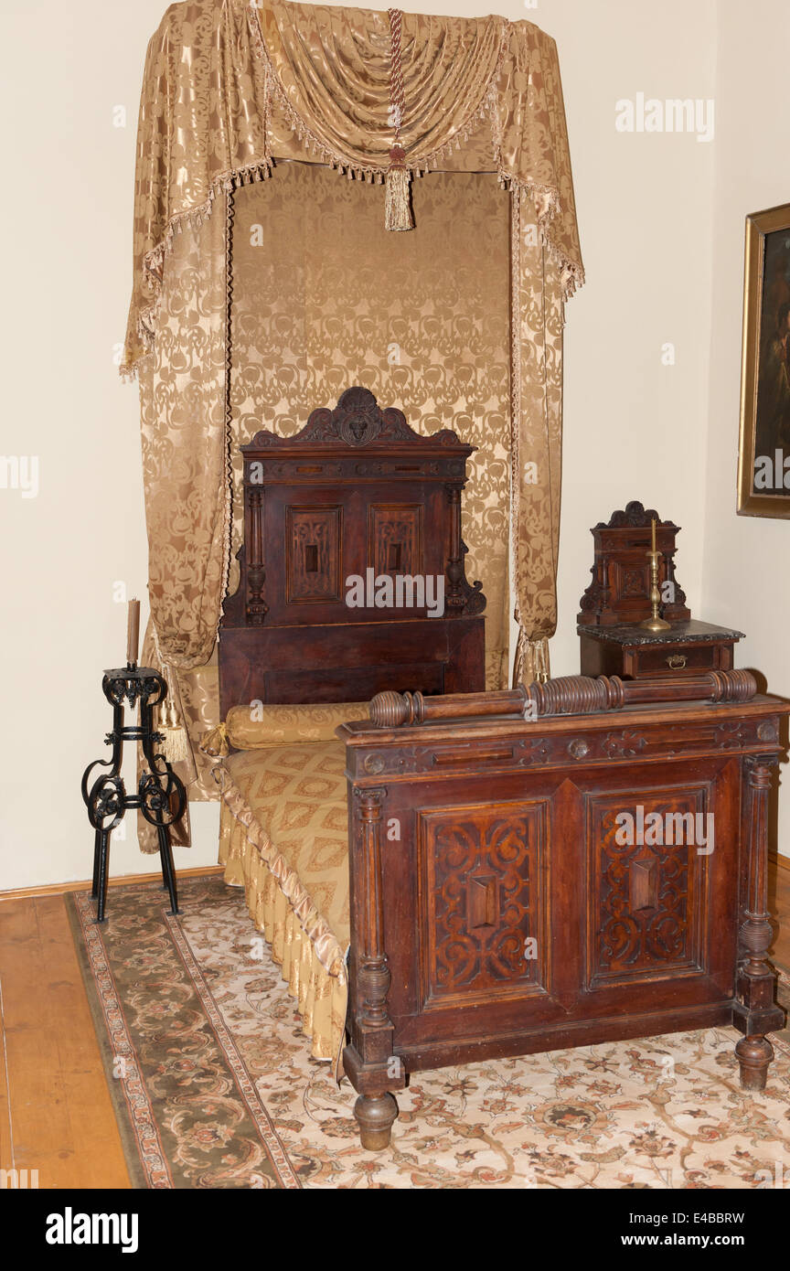 Rococo bed hi-res stock photography and images - Alamy