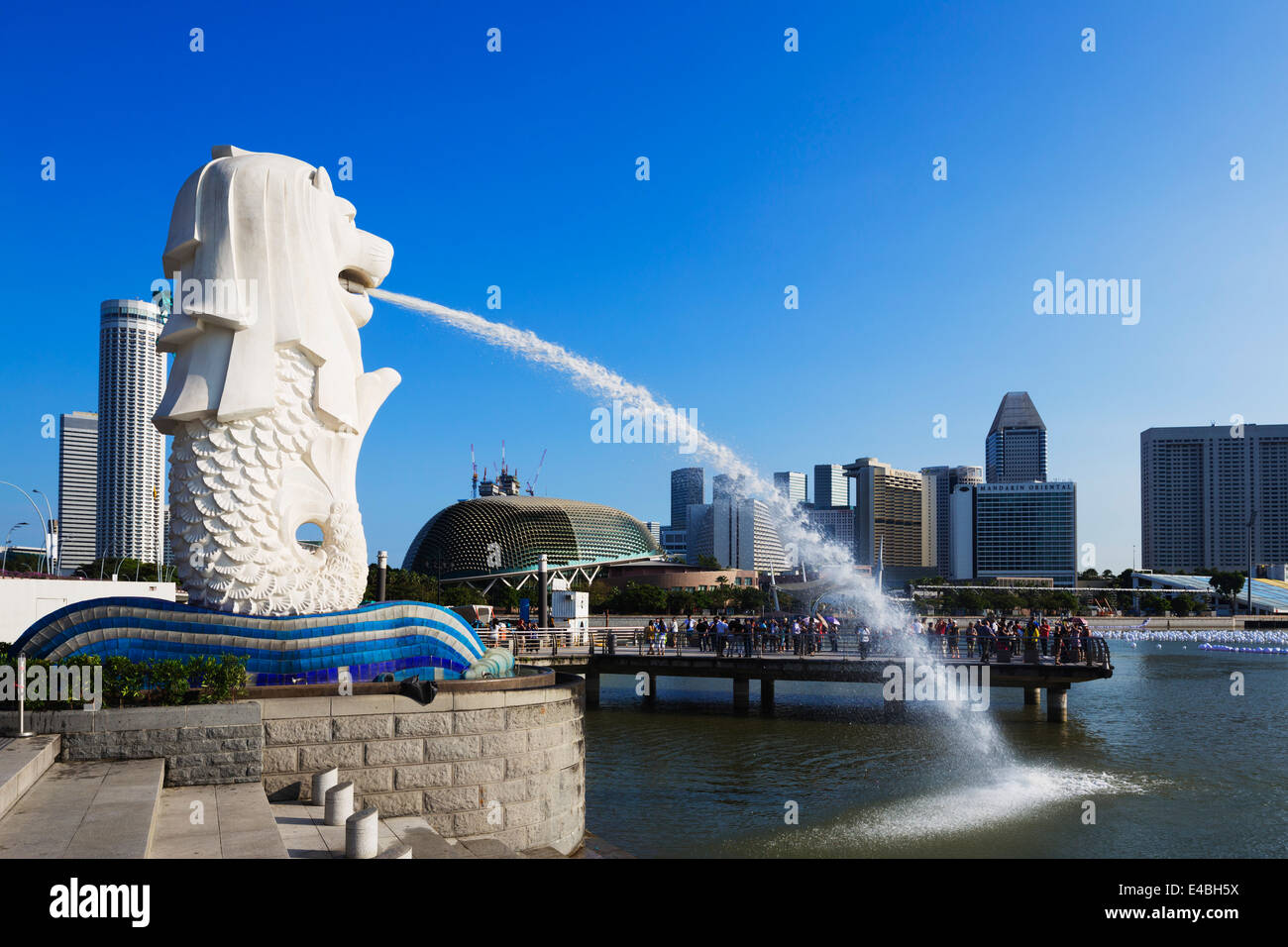White merlion singapore hi-res stock photography and images - Alamy