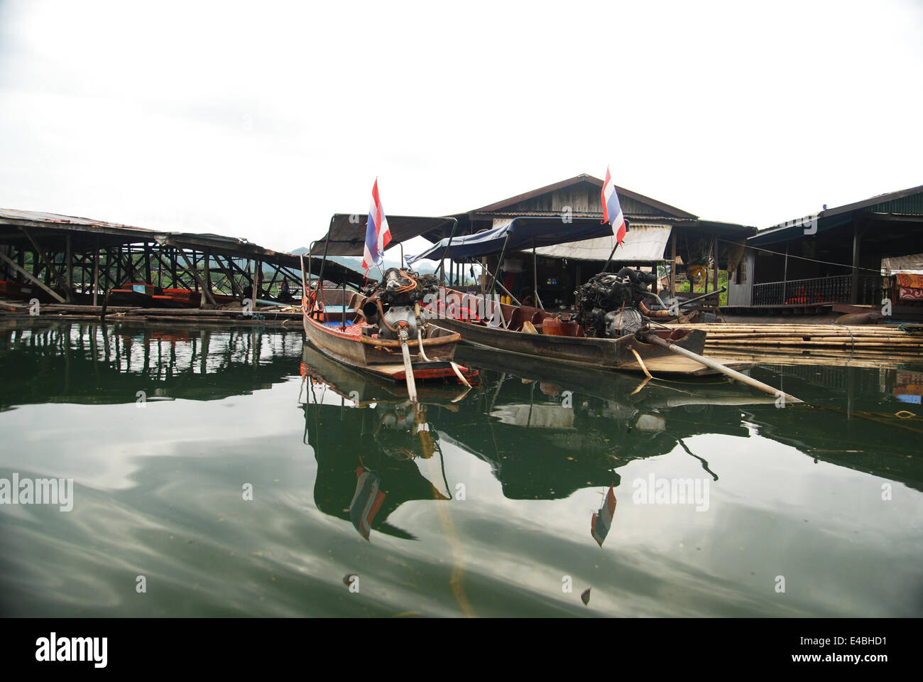 Raft house hi-res stock photography and images - Alamy