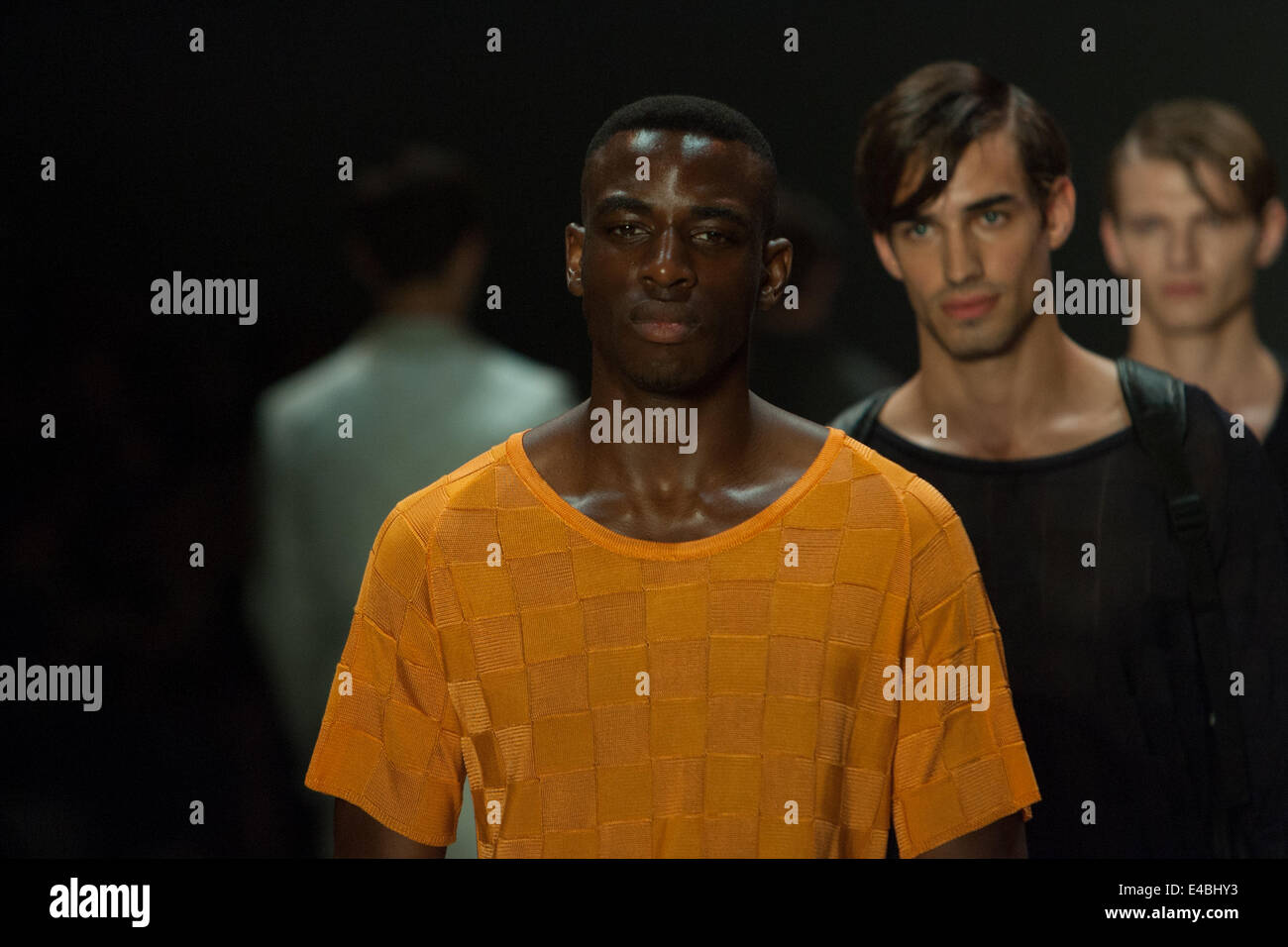 Male runway models hi-res stock photography and images - Alamy