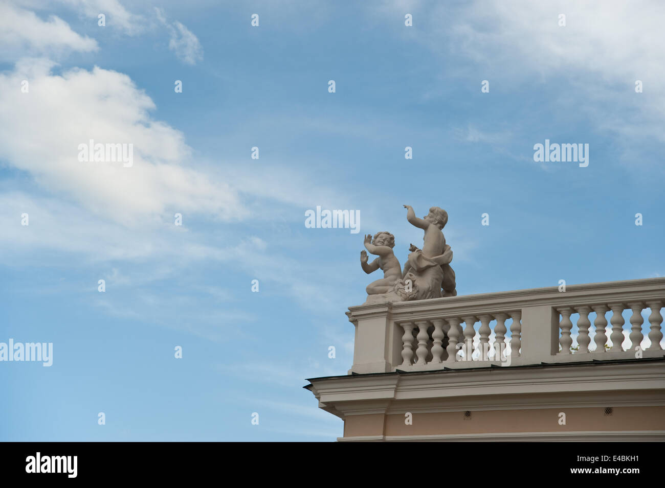 Opera statue hi-res stock photography and images - Alamy