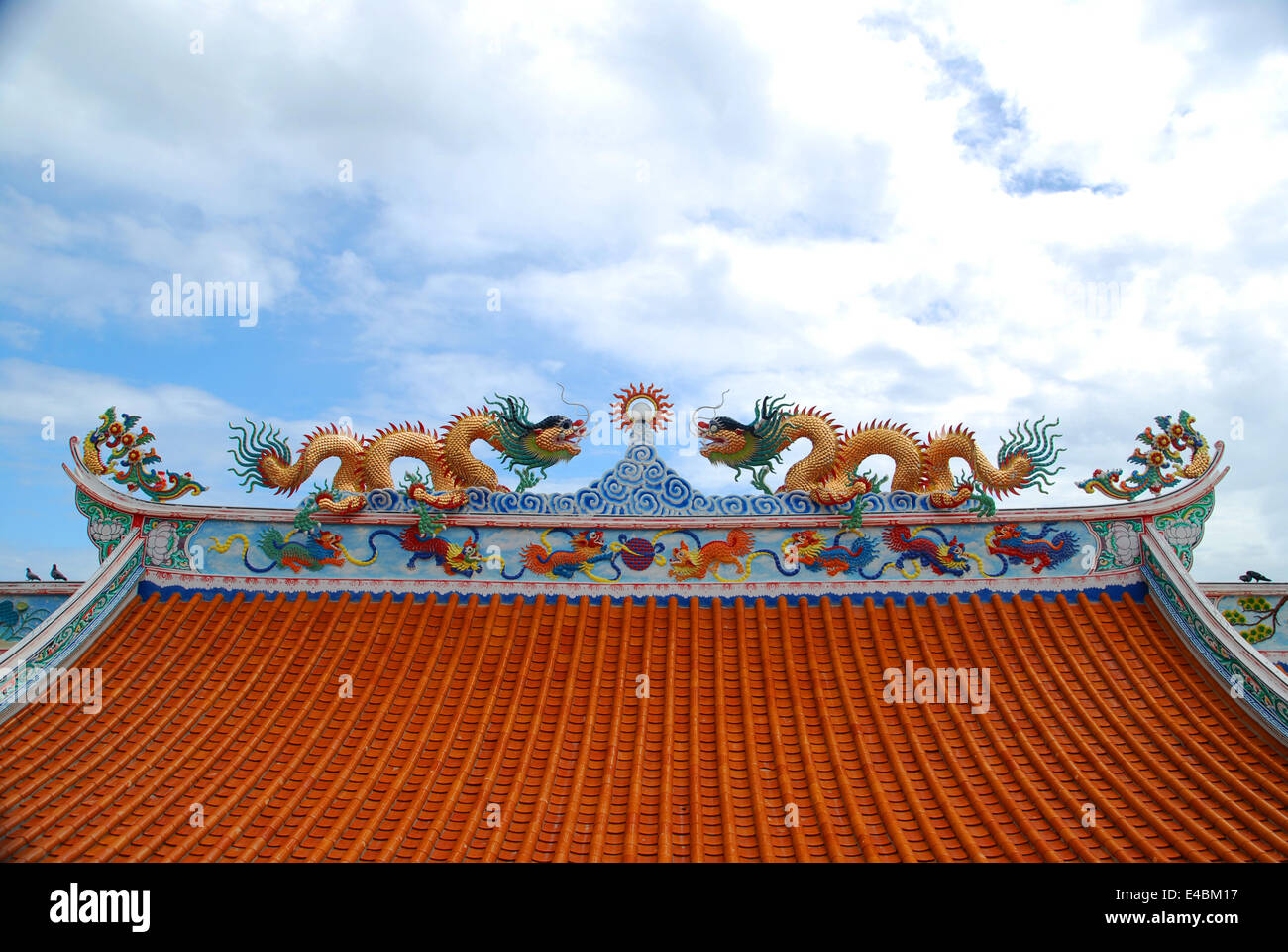 Decorative dragon statue hi-res stock photography and images - Alamy